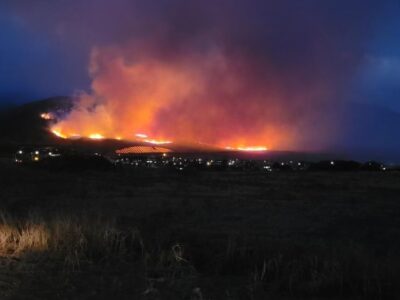 UPDATE 11 p.m.: Roads closed by large brush fire reopen in Lahaina ...